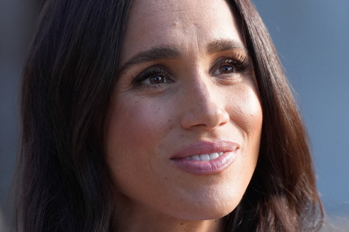 Meghan Markle Serves High-Low Fashion in £46K Diamond Necklace and ...